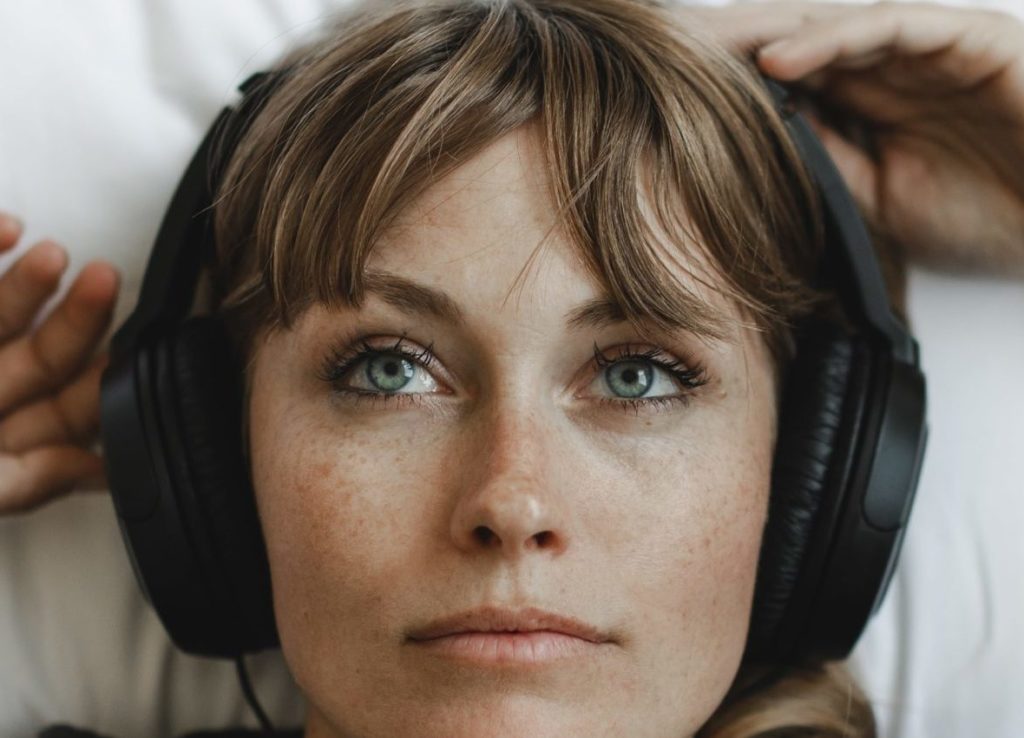 Was sind Alpha Wellen? In 2 Minuten einfach erklärt!